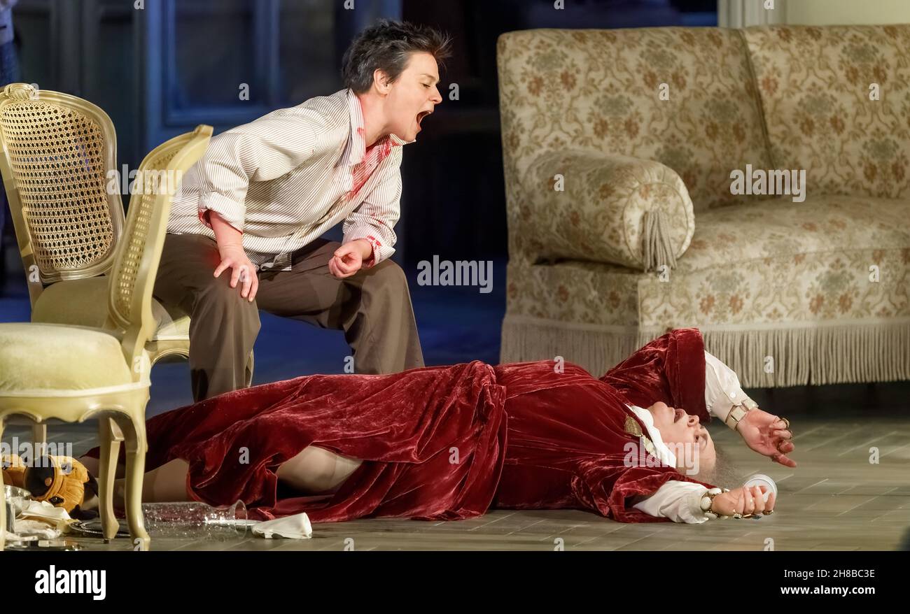 Hamburg, Germany. 24th Nov, 2021. The singers Au·riné Stundyté (l.) as ...