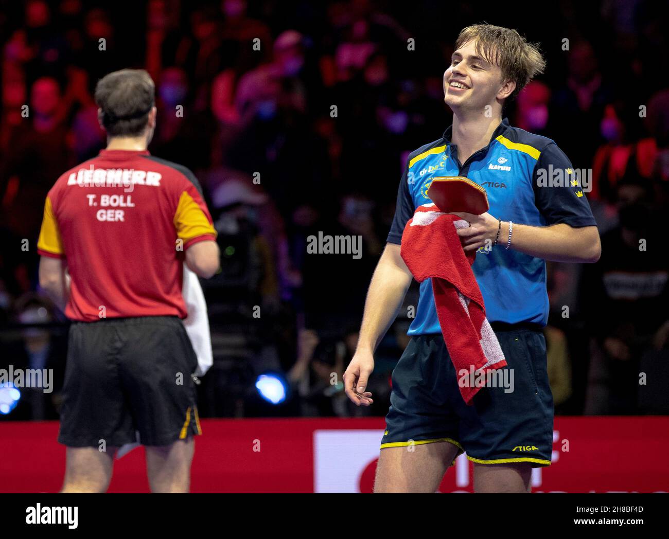 Houston. 28th Nov, 2021. Truls Moregard (R) of Sweden celebrates after ...