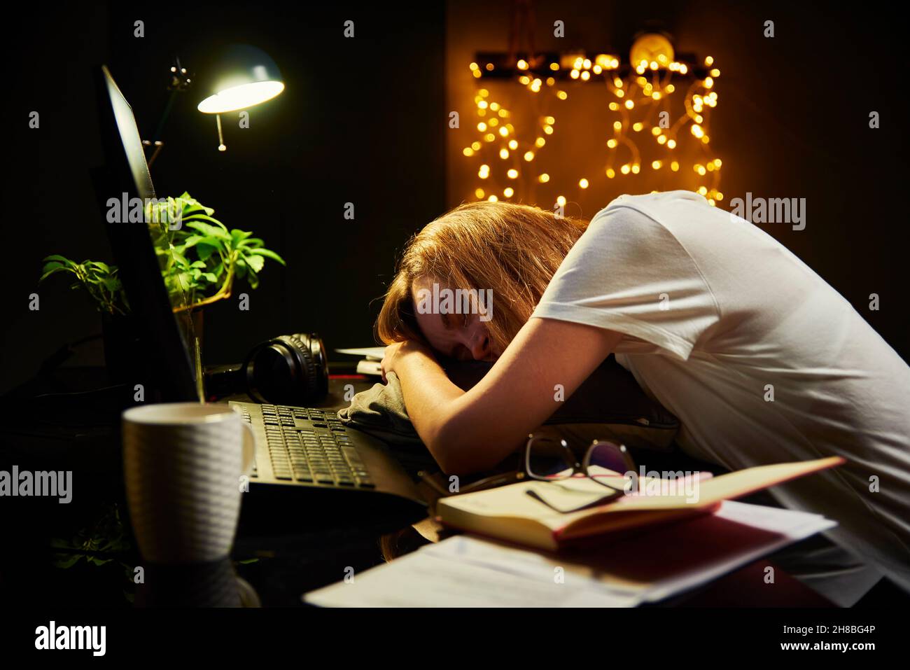 Woman sleeping on table at workplace. Overtime work concept. Working at ...