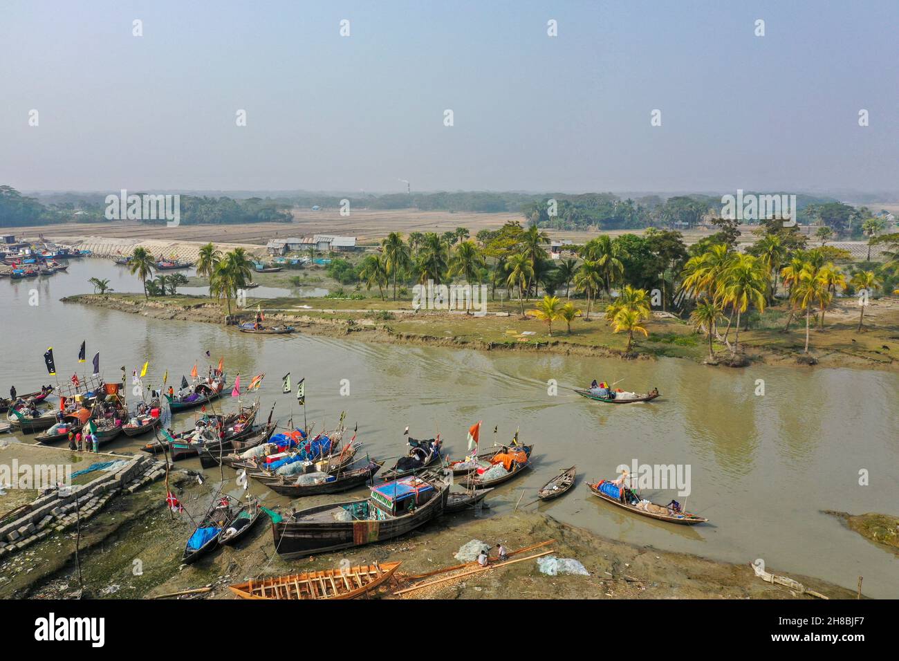 Fishing boats at Char Fasson in Bhola. Bangladesh Stock Photo - Alamy