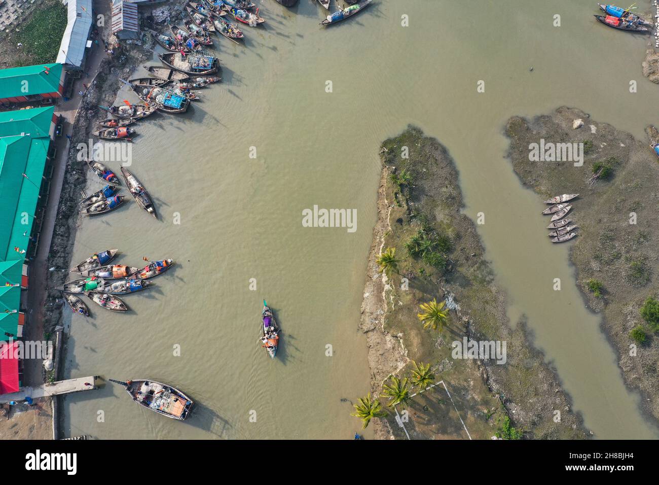 Fishing boats at Char Fasson in Bhola. Bangladesh Stock Photo - Alamy