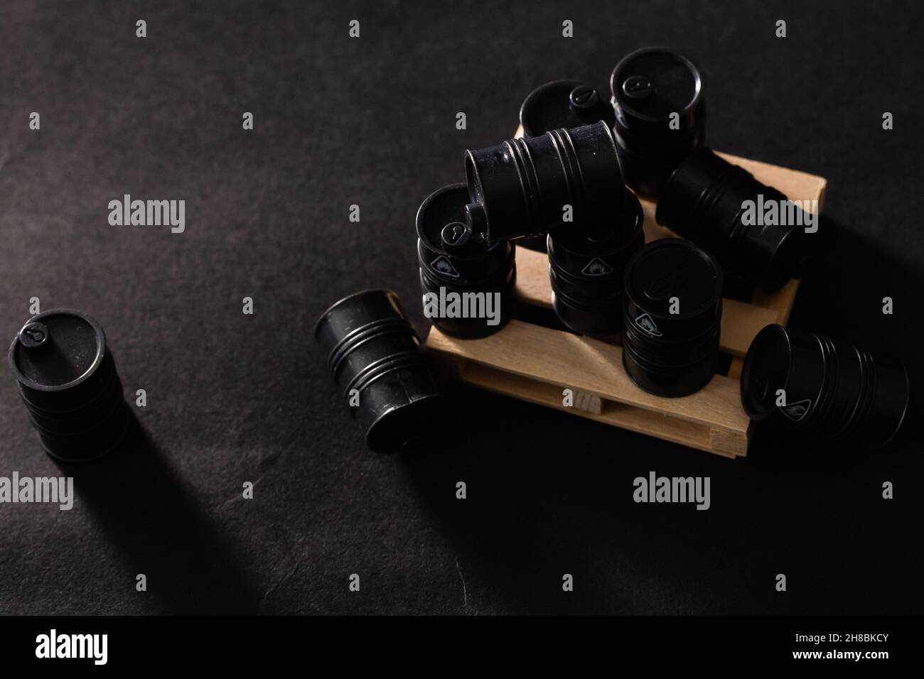 toy barrels mockup. Growth of the world prices for oil Stock Photo - Alamy