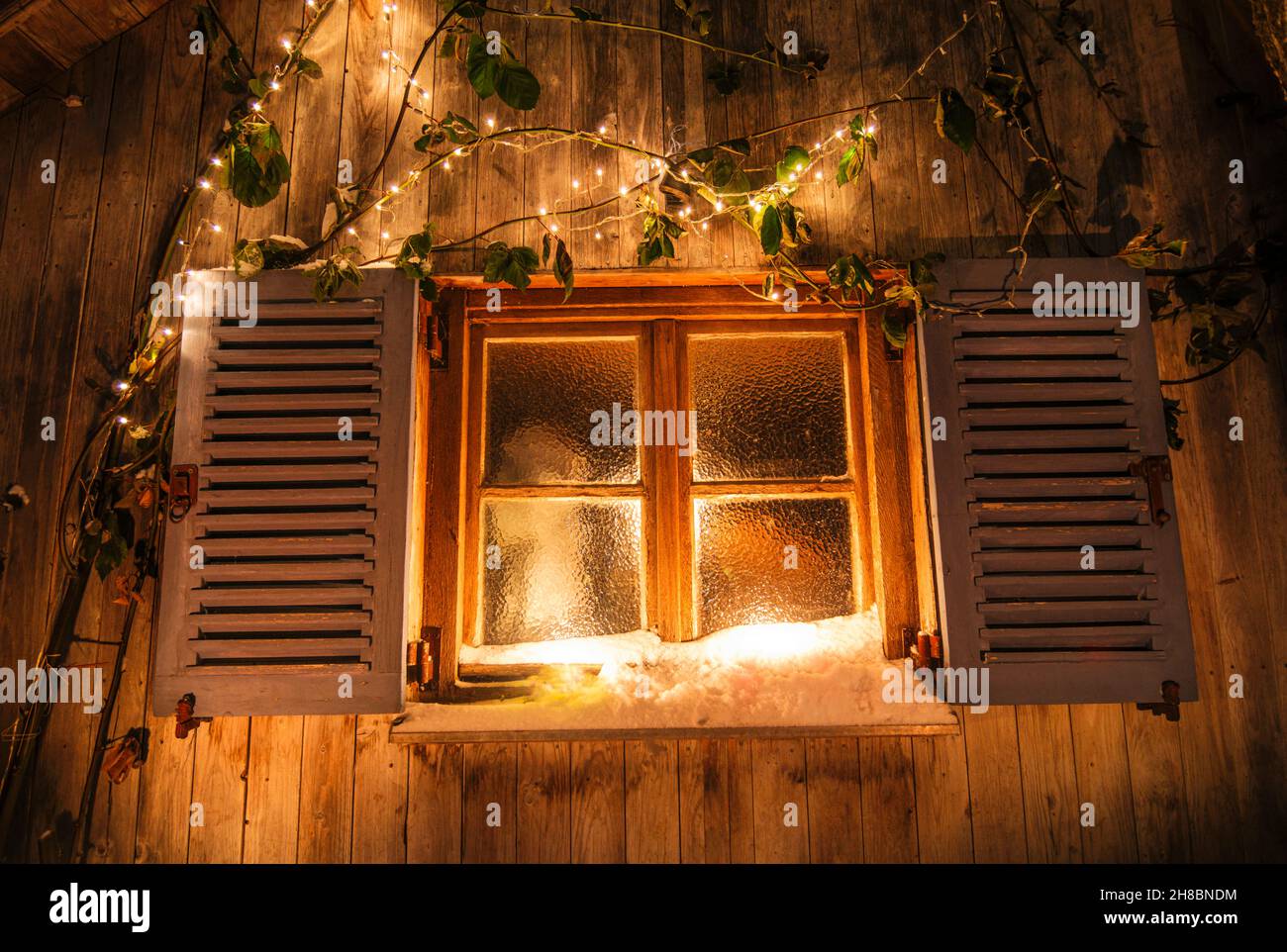 Wooden cottage window shutters hi-res stock photography and images - Alamy