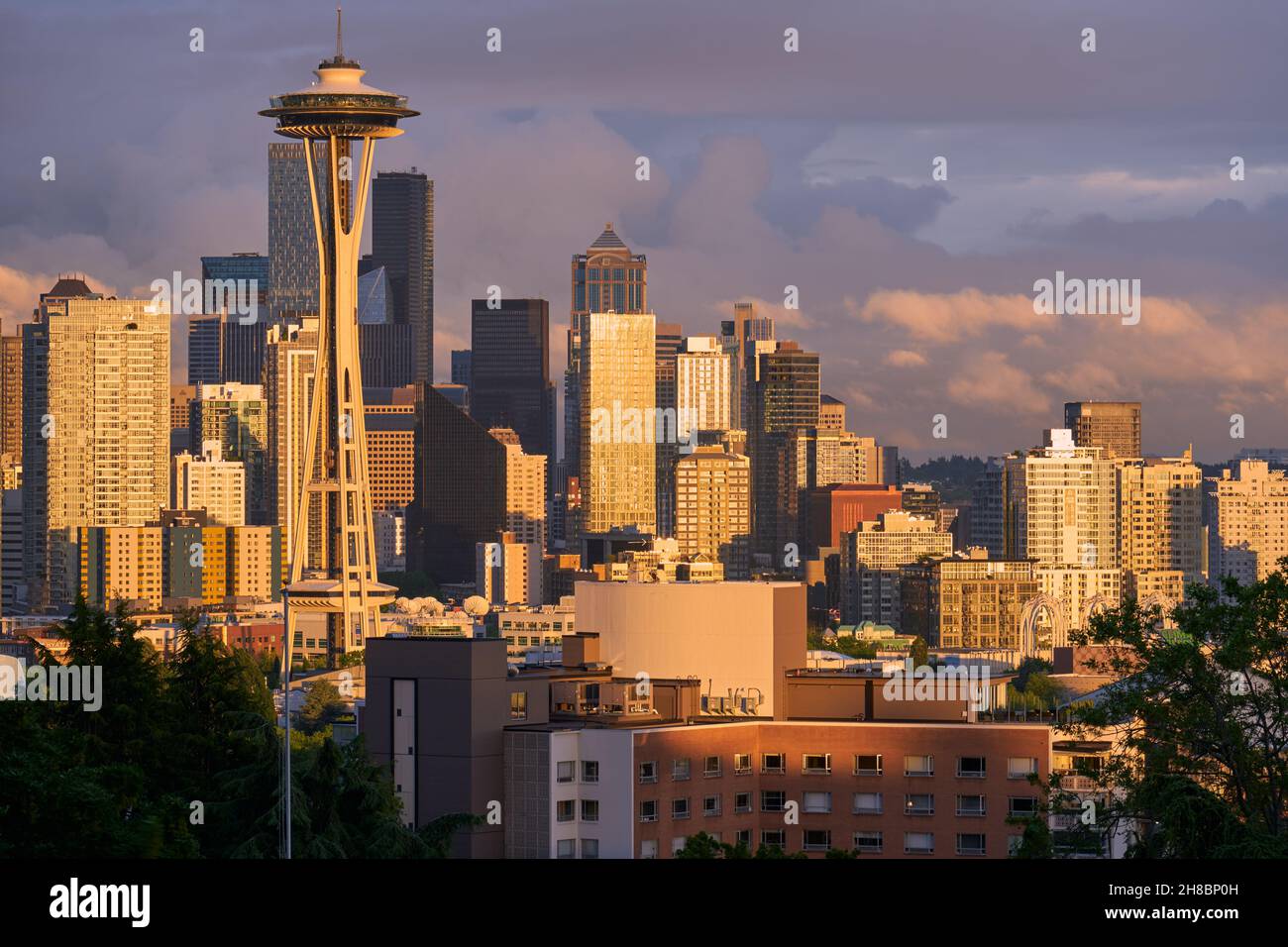 Beautiful seattle skyline sunset hi-res stock photography and images ...