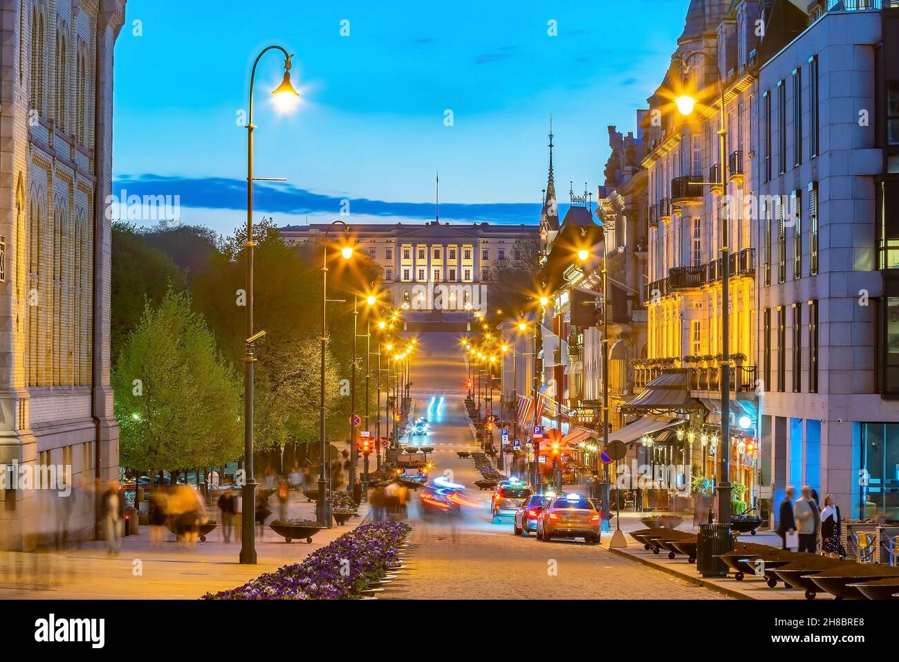 Royal palace oslo night palace hi-res stock photography and images - Alamy