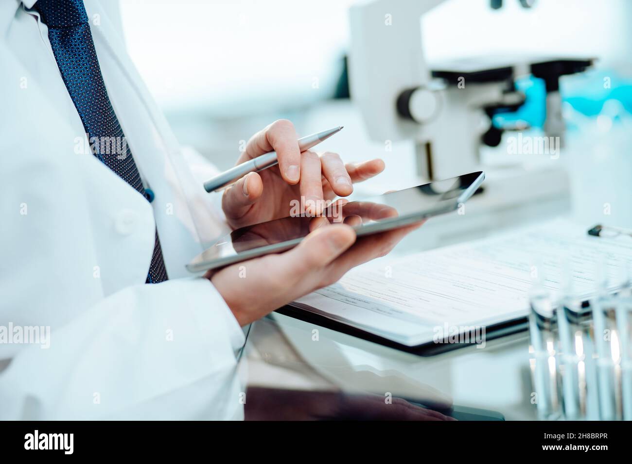 Advanced medical research laboratory close hi-res stock photography and ...
