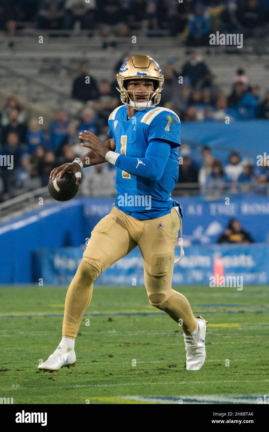 UCLA Bruins quarterback Dorian Thompson-Robinson (1) looks to pass ...
