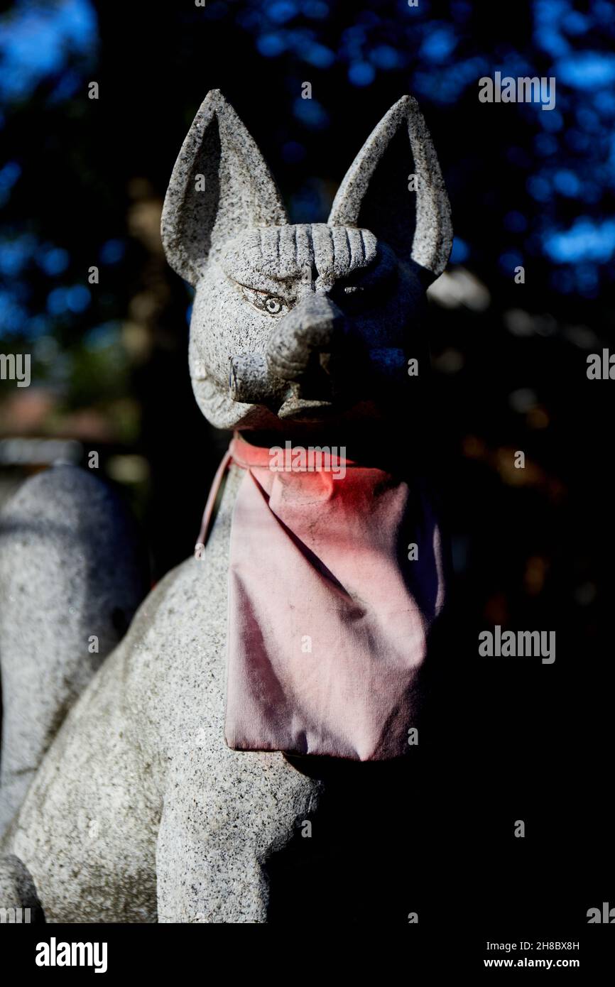 Fox statue (Inari Okami), Mabashi Inari Shrine, Suginami, Tokyo Stock ...