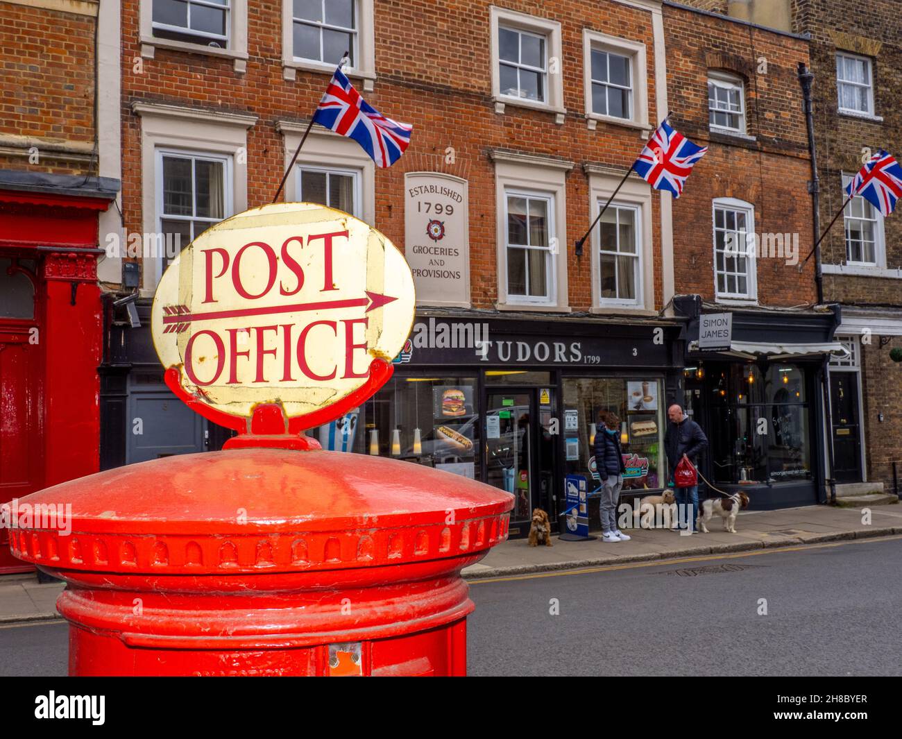 Riverside post box hi-res stock photography and images - Alamy