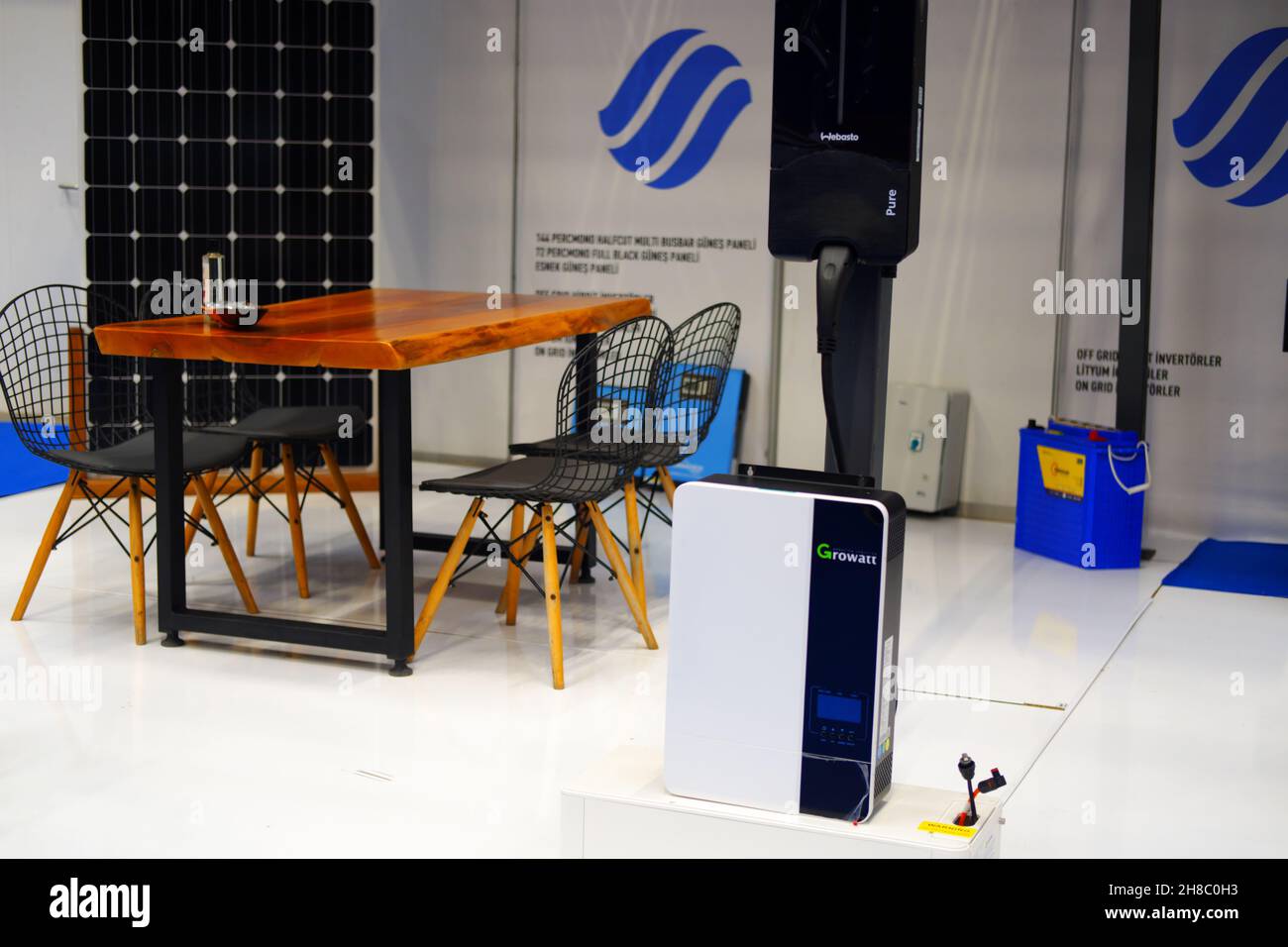 Ev charging station hi-res stock photography and images - Alamy