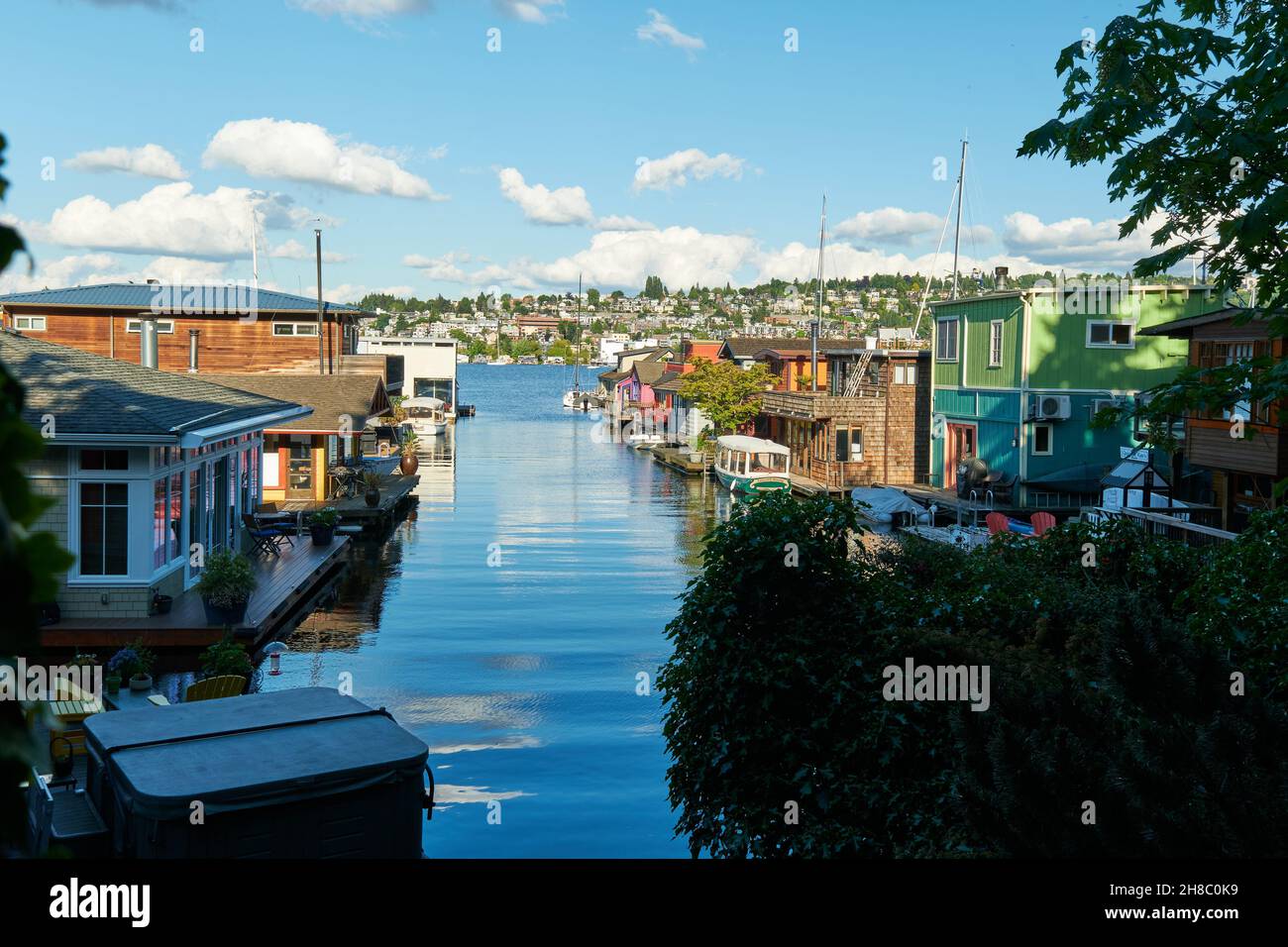 Floating houseboats in Seattle on lake Union Stock Photo - Alamy