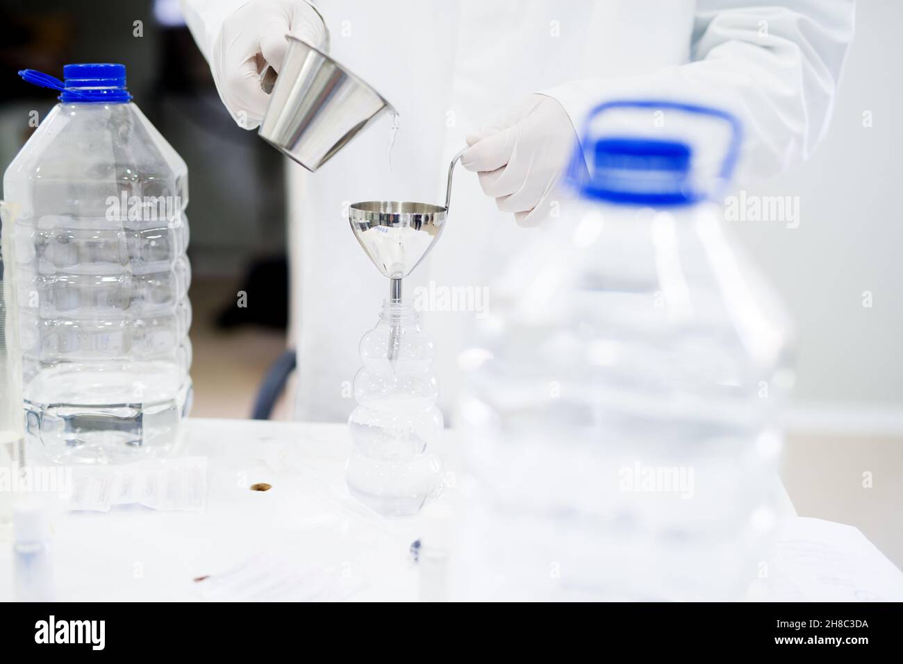 Person dressed in white laboratory hi-res stock photography and images ...
