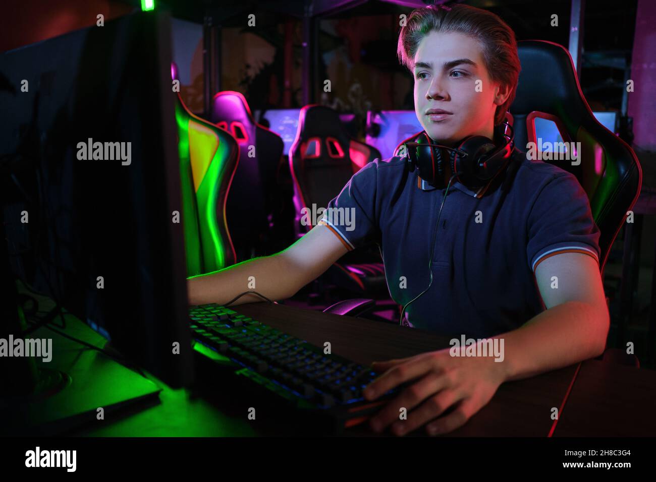 Fps game hi-res stock photography and images - Alamy