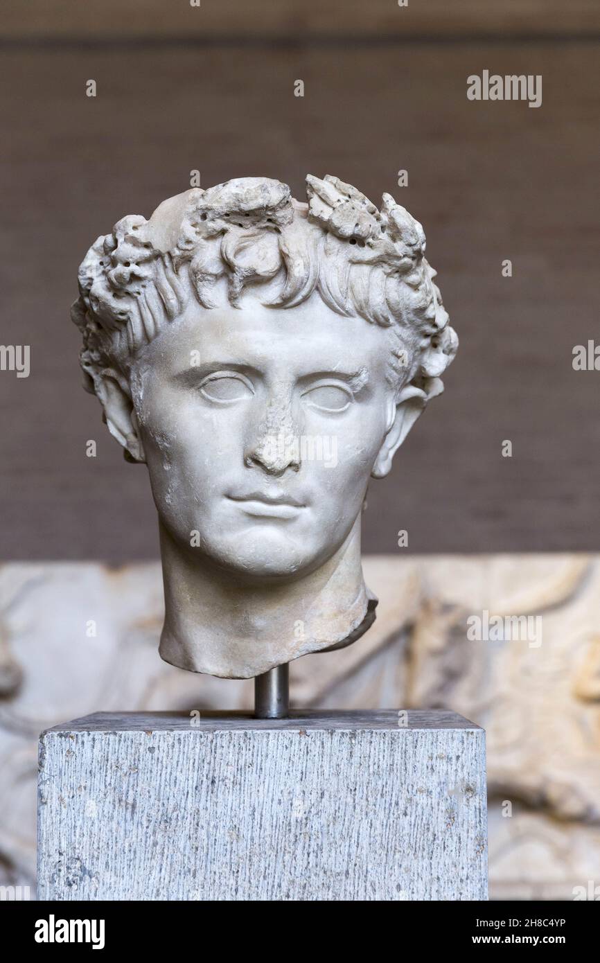Portrait of the Roman emperor Augustus Stock Photo - Alamy