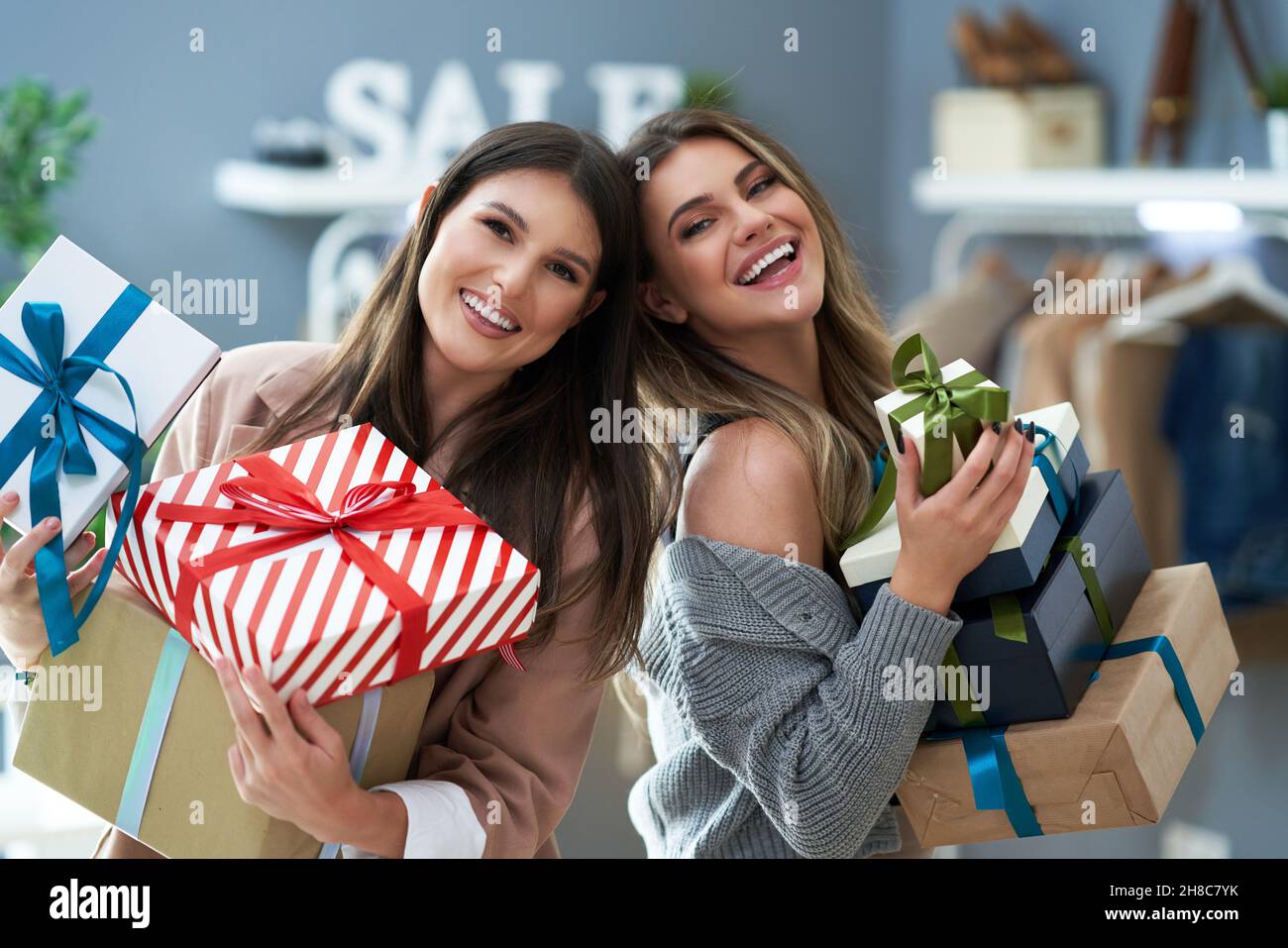 Two girls in shopping center hi-res stock photography and images - Alamy