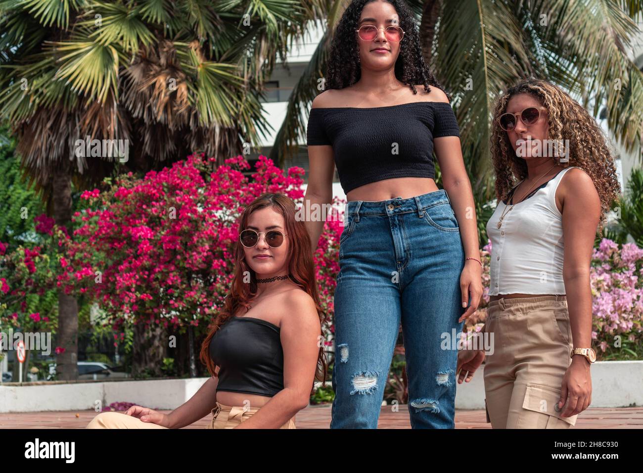Stylish friends hi-res stock photography and images - Alamy