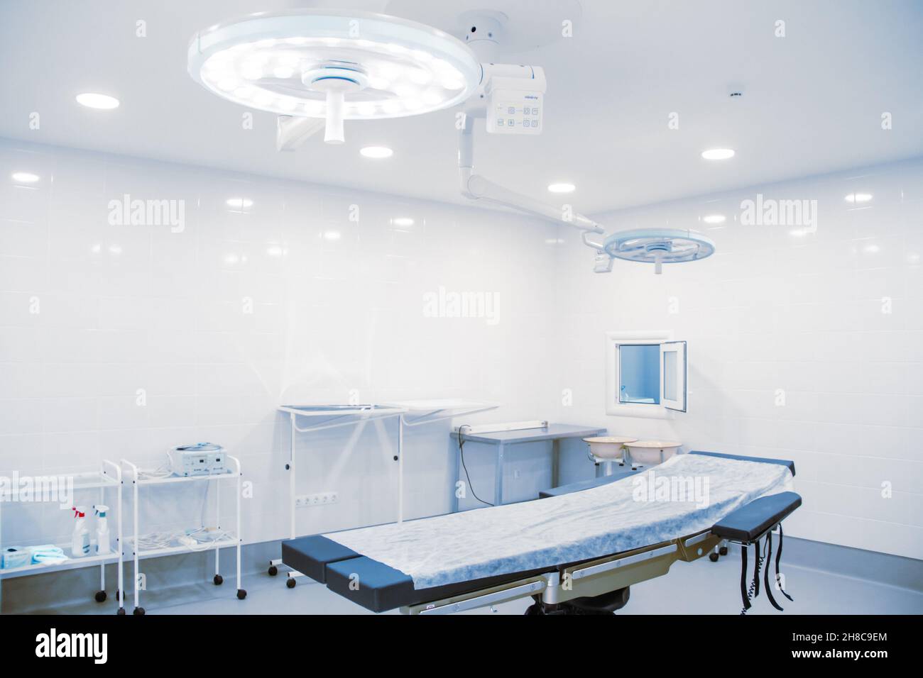 Empty operating room in a hospital. Surgical equipment with operating ...
