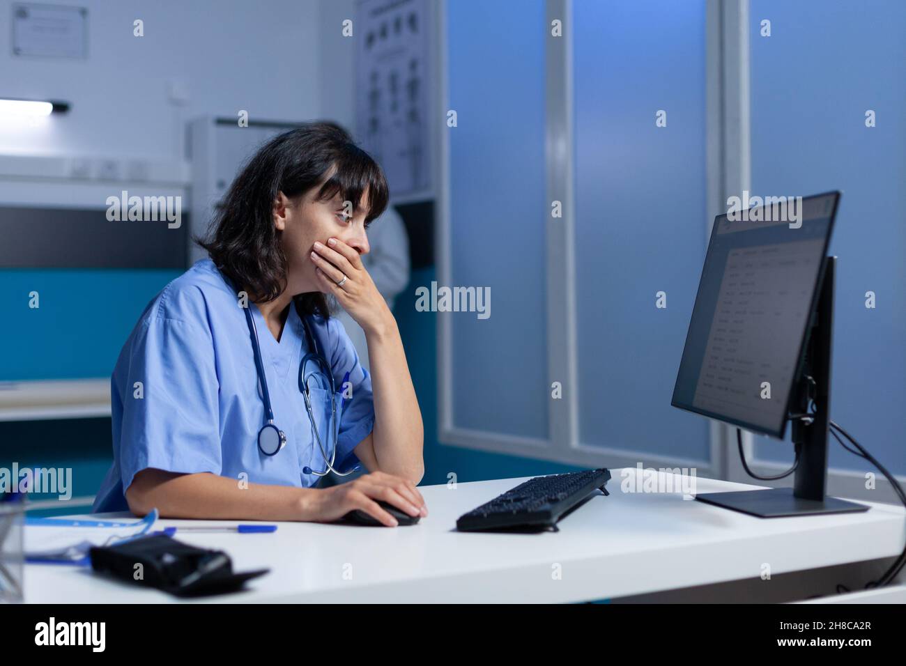 Nurse computer monitor screen hi-res stock photography and images - Alamy