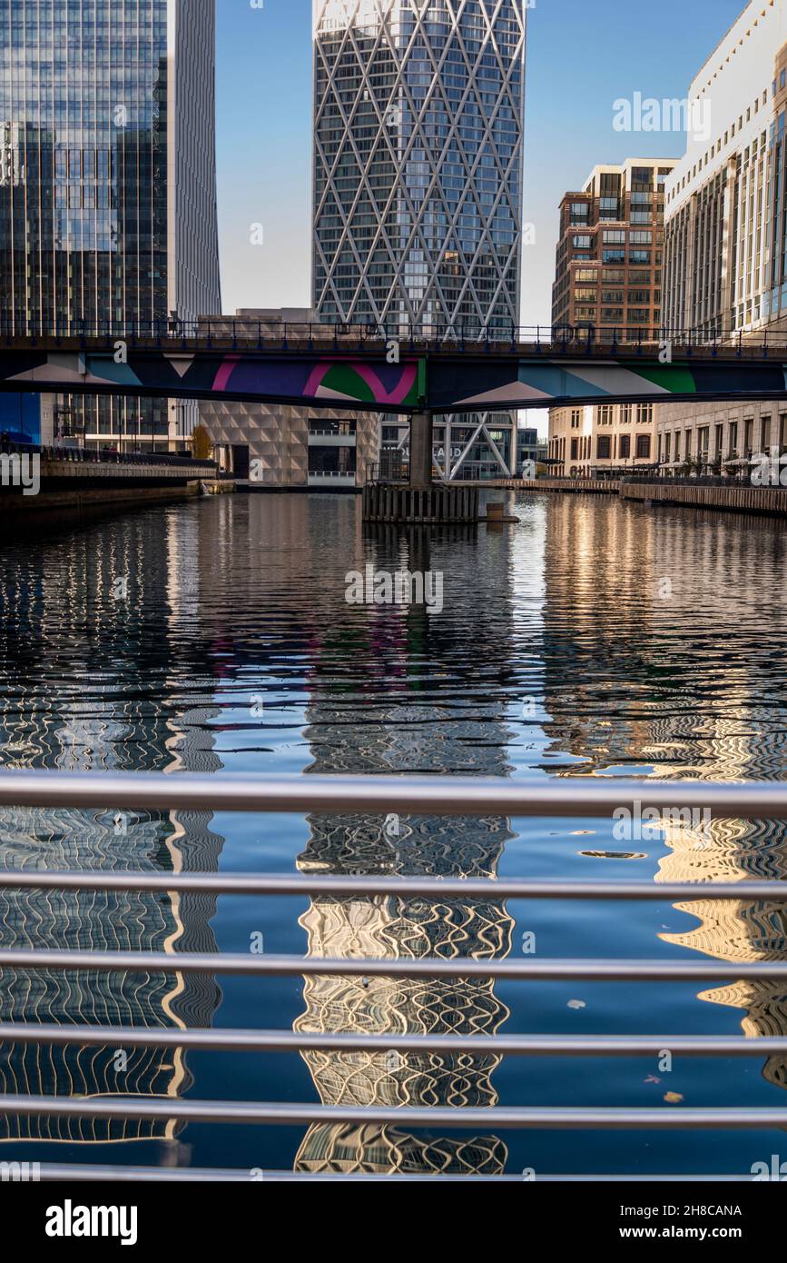 Newfoundland residential skyscraper reflected in water, Canary Wharf ...