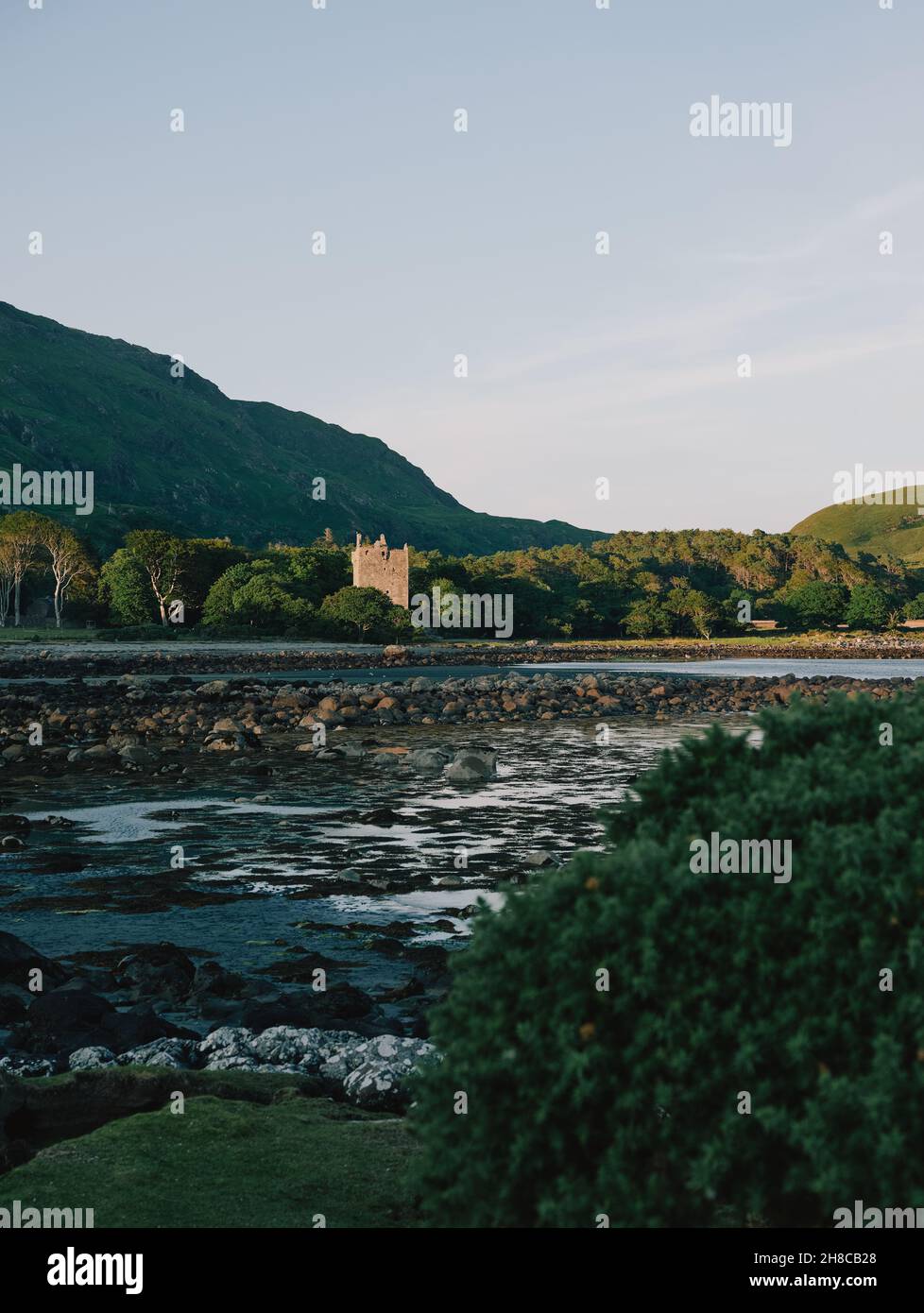 Moy Castle ruins at dusk in Lochbuie on the Isle of Mull, Inner ...