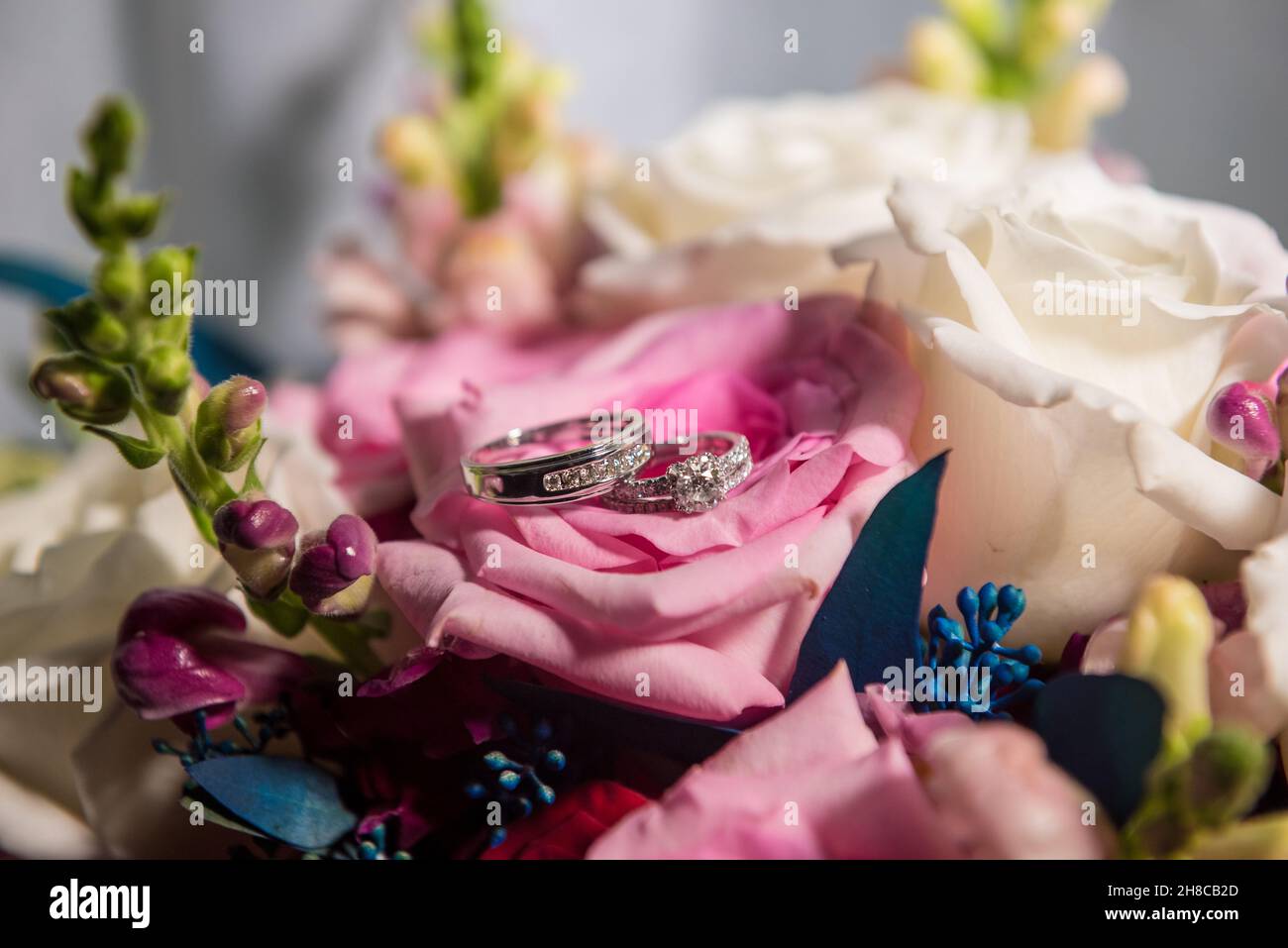 Shallow focus a wedding rings on a wedding bouquet Stock Photo - Alamy
