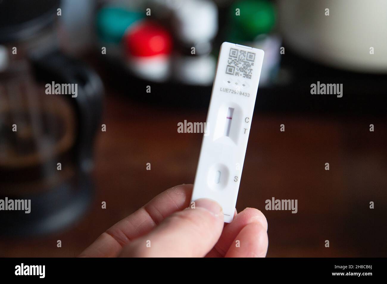 Lateral flow test lft hi-res stock photography and images - Alamy