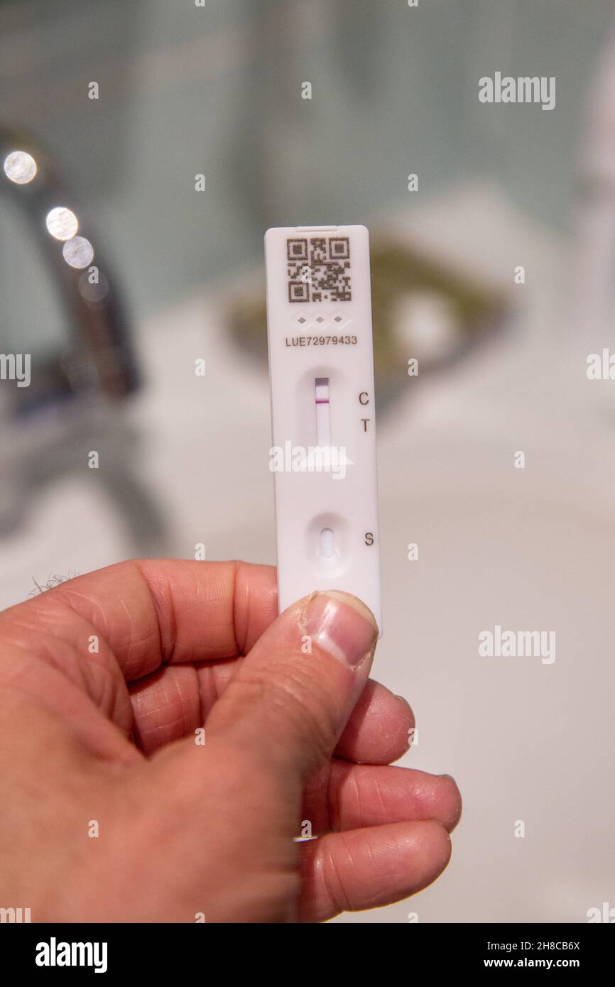 Lateral flow test lft hi-res stock photography and images - Alamy