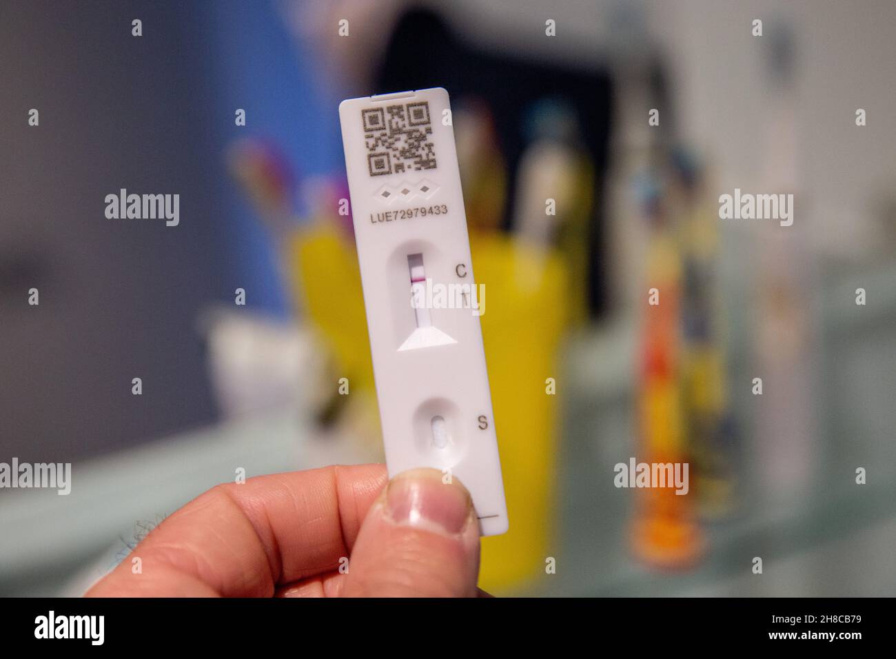 Lateral flow test result hi-res stock photography and images - Alamy