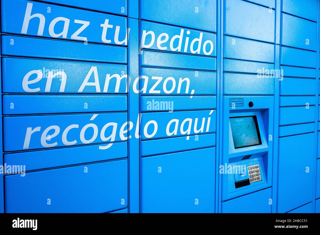 Logistics e commerce lockers hi-res stock photography and images - Alamy