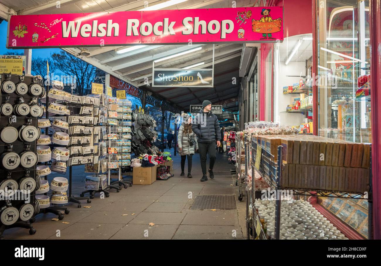 Canopy shop hi-res stock photography and images - Alamy