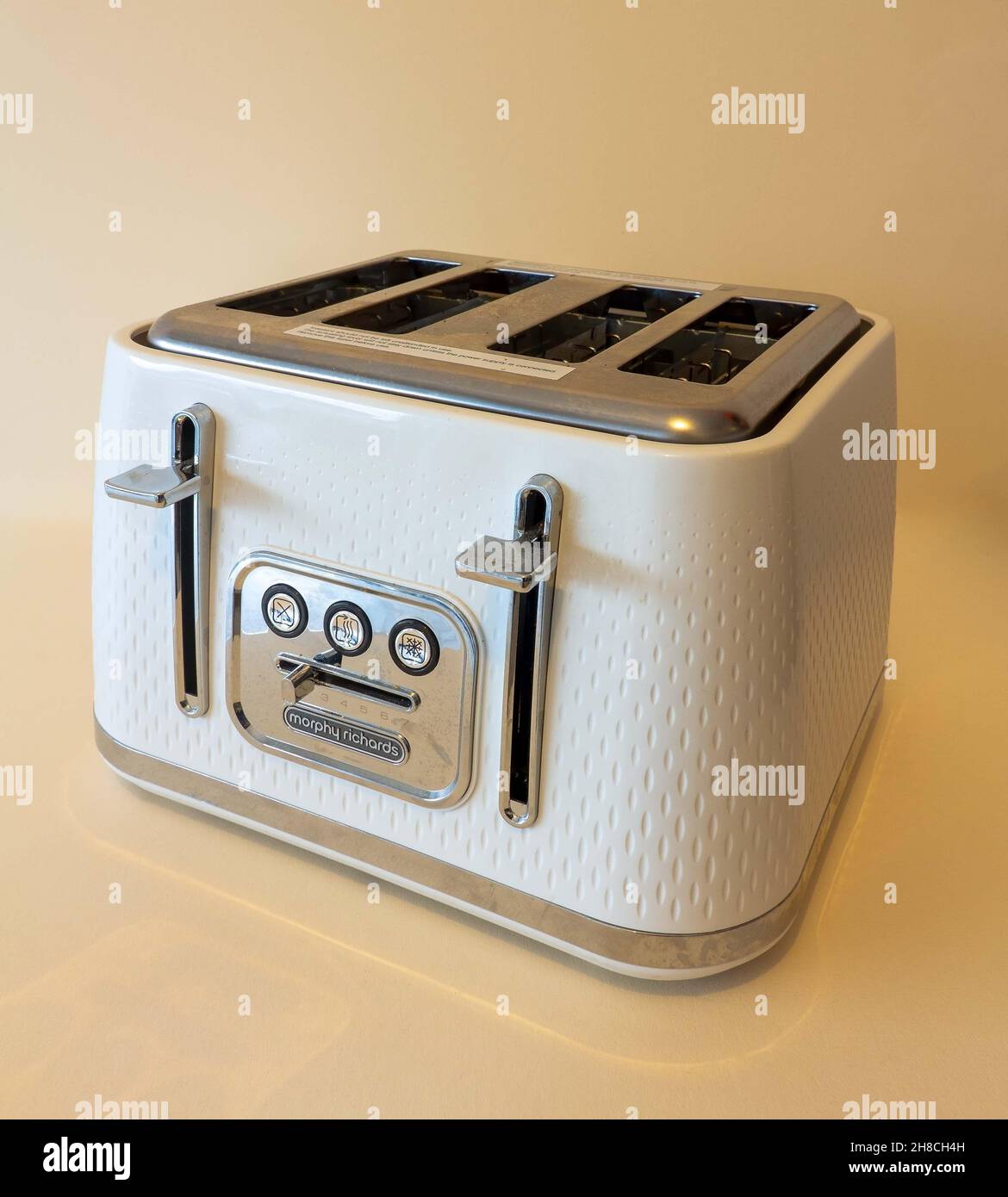 Four Slice Toaster High Resolution Stock Photography and Images - Alamy