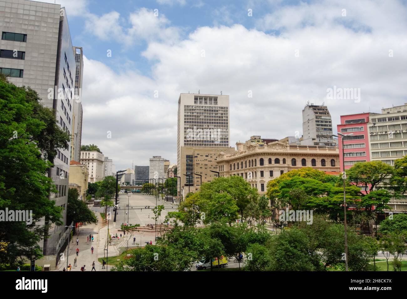 Anhangabau valley with old historical buildings and a little greenery ...