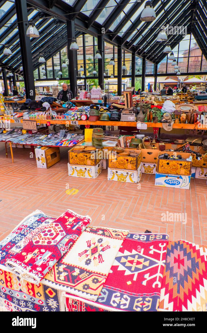 Pazar Meydanı, Pazari i Ri, new bazaar, Tirana, Albania Stock Photo - Alamy