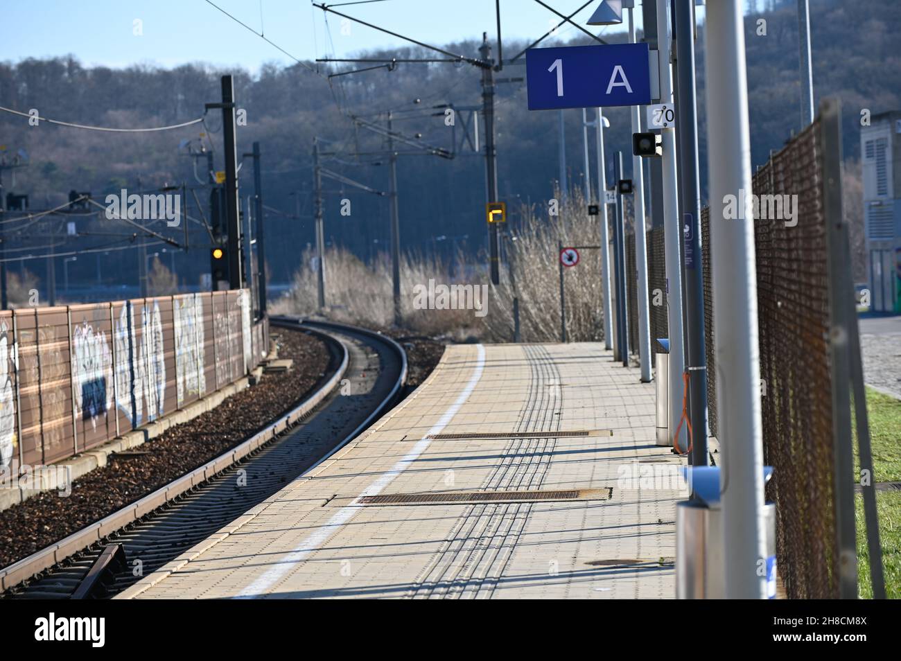 Platform number 1A without people Stock Photo - Alamy