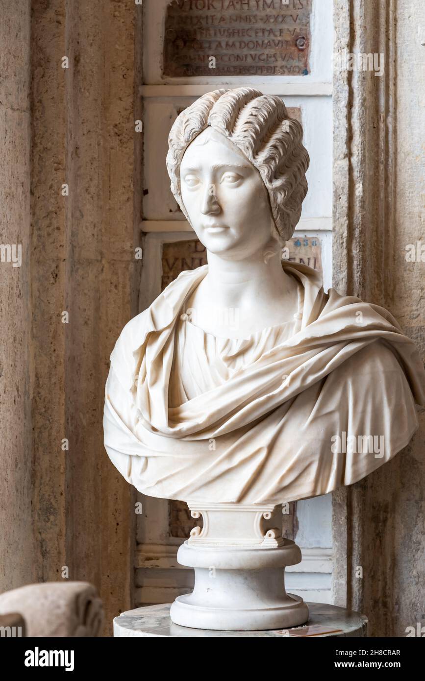 Close-up on marble bust representing a mature roman lady Stock Photo ...