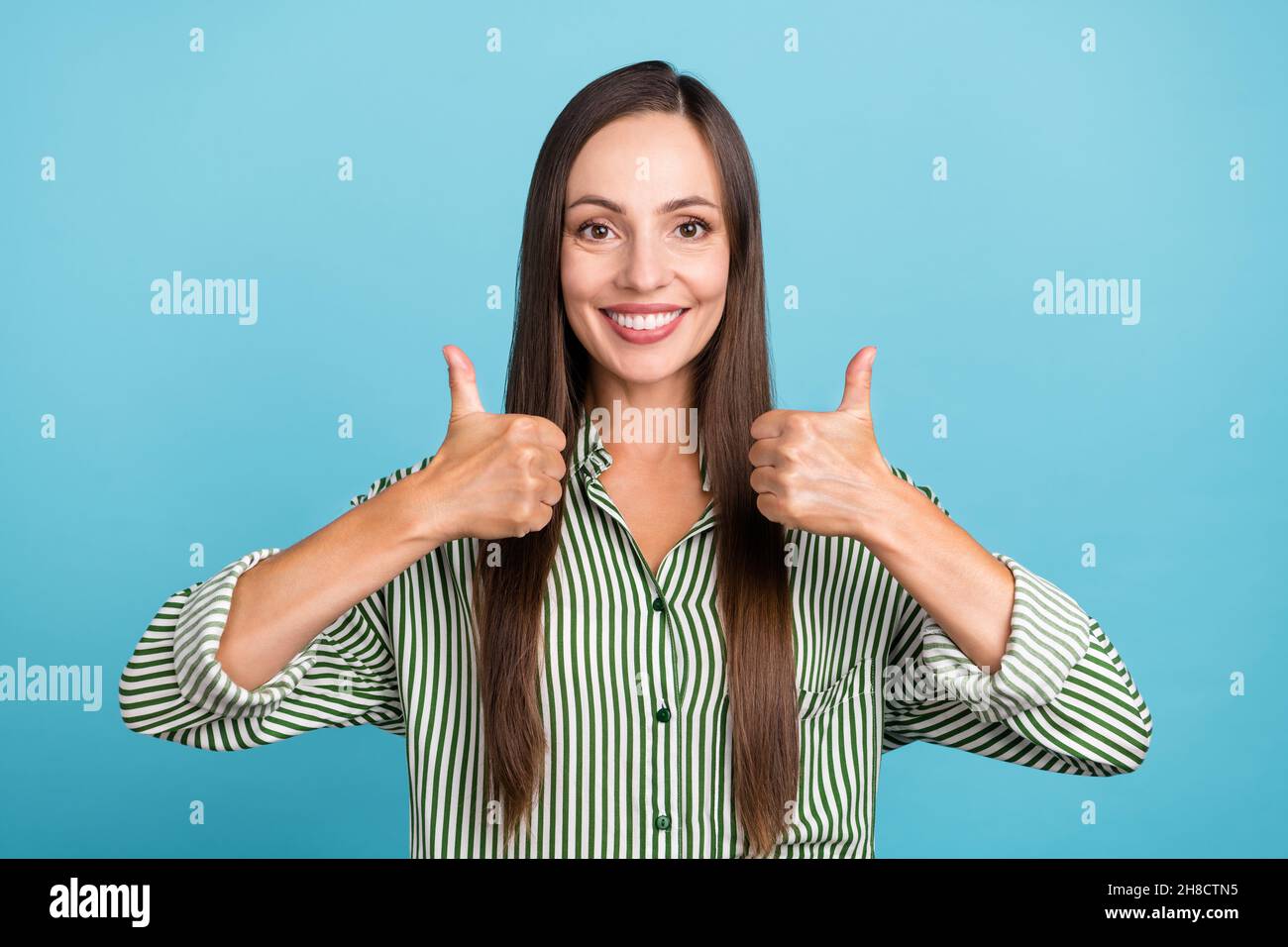 Photo of mature cheerful lady show thumbs-up promo good perfect select ...