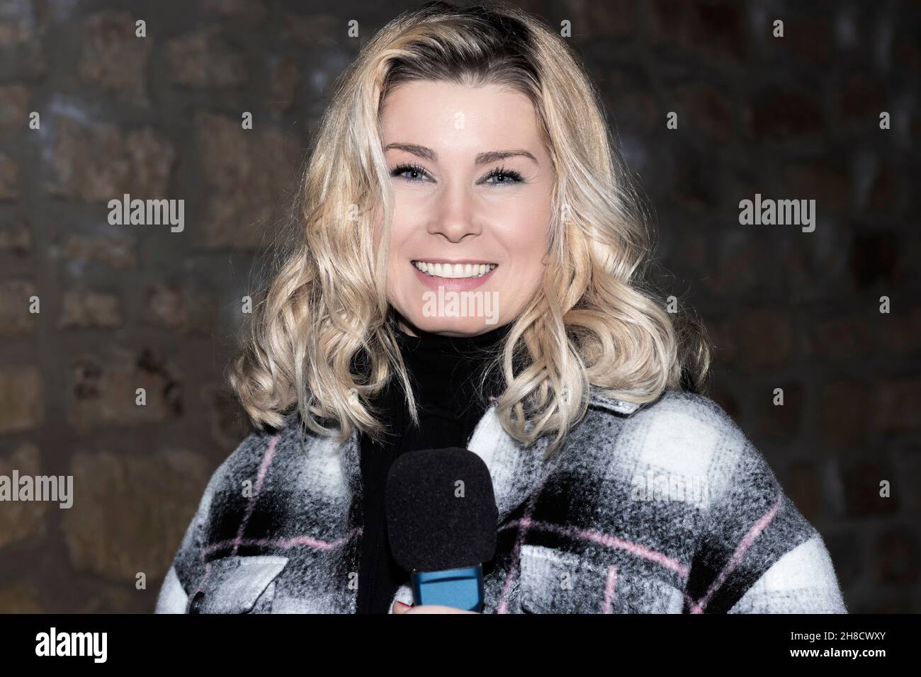 Microphone media talking camera hi-res stock photography and images - Alamy