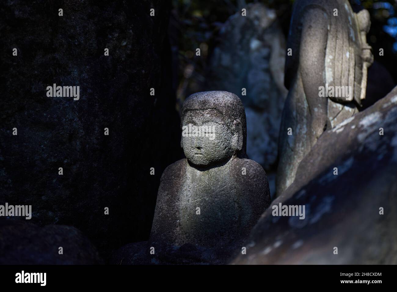 Japanese graveyard hi-res stock photography and images - Alamy
