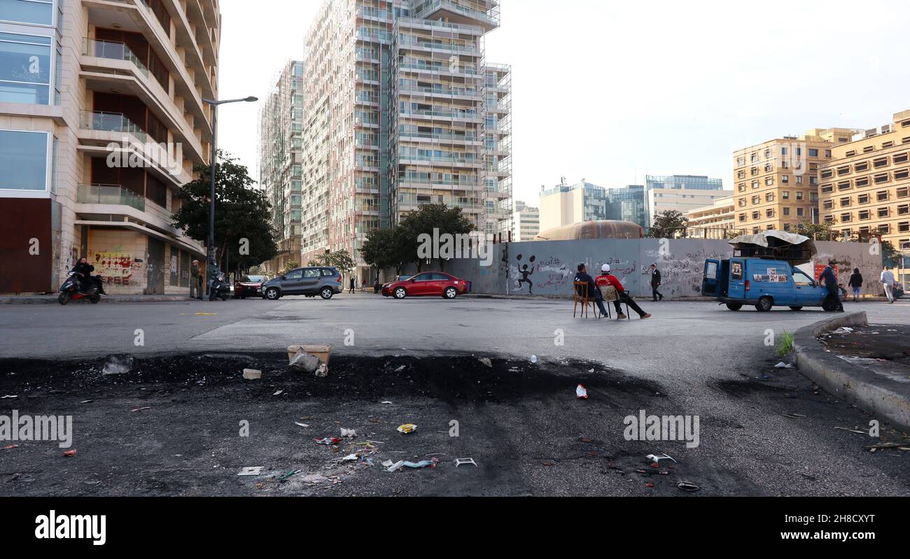Beirut, Lebanon. 29th Nov, 2021. Protesters block Martyrs Square ...