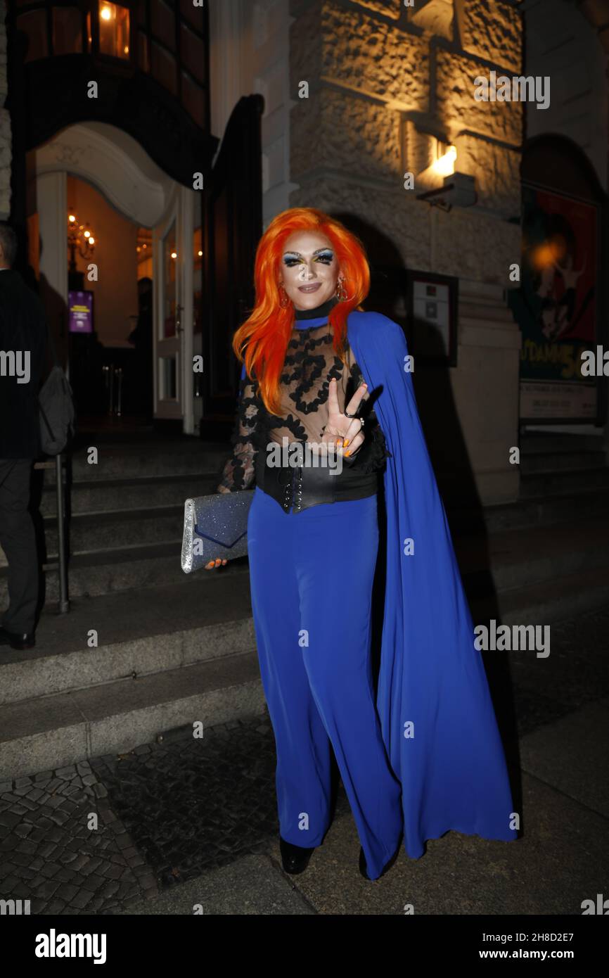 Marcella Rockefeller bei der Premiere des Musicals 'Ku'damm 56 - Das ...