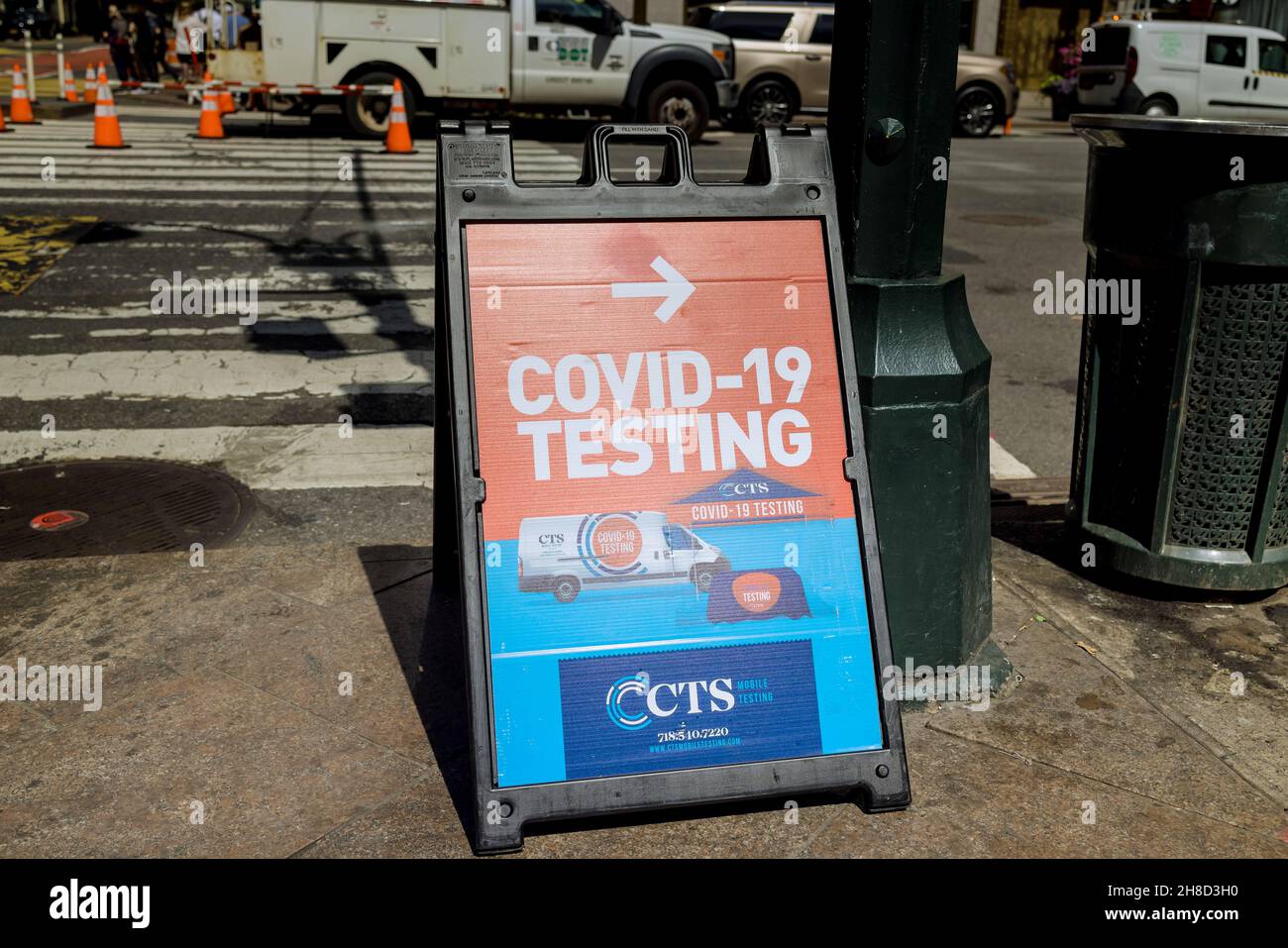 Free Covid-19 Testing Sign in mobile testing center NYC Stock Photo - Alamy