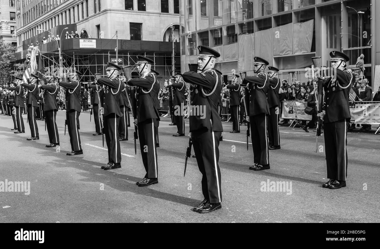 Manhattan, 5th Avenue, New York City USA: November 11, 2021: Annual ...