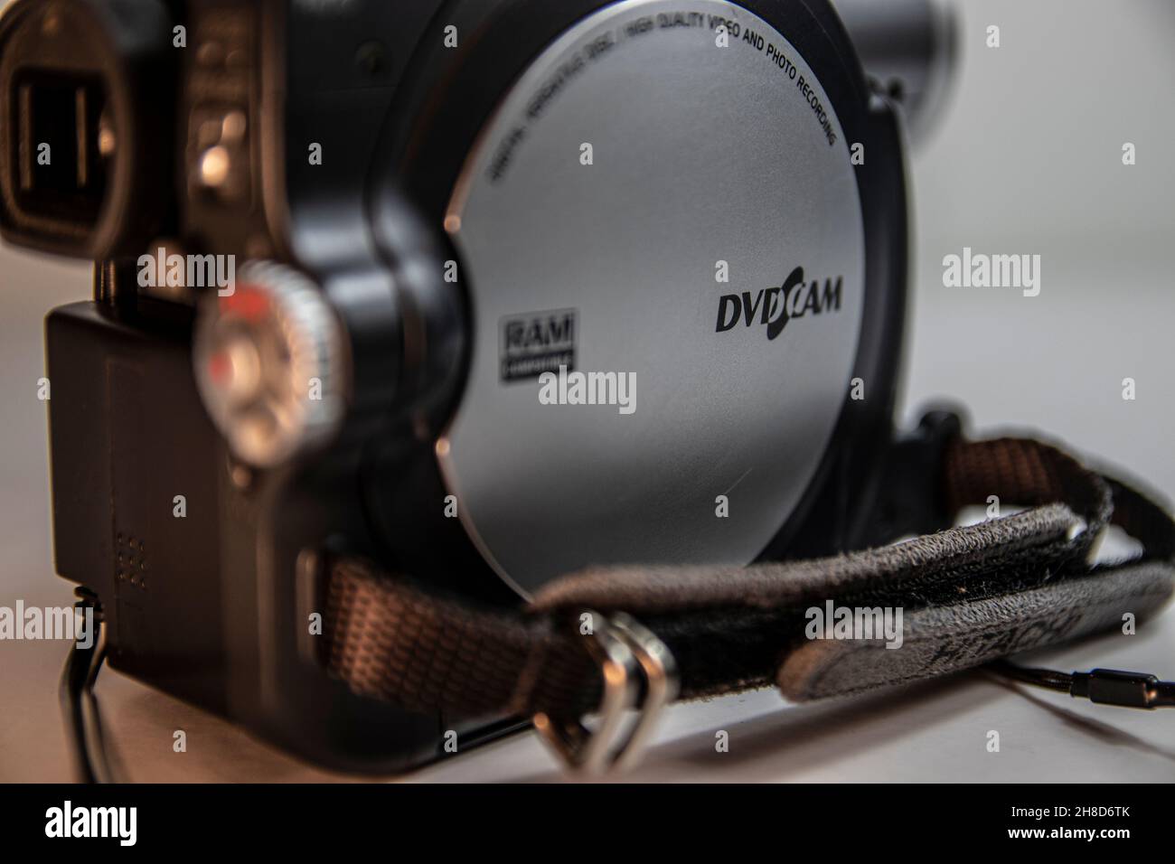 Augusta, Ga USA - 11 10 21: Vintage Hitachi 2002 DVD CAM Stock Photo ...