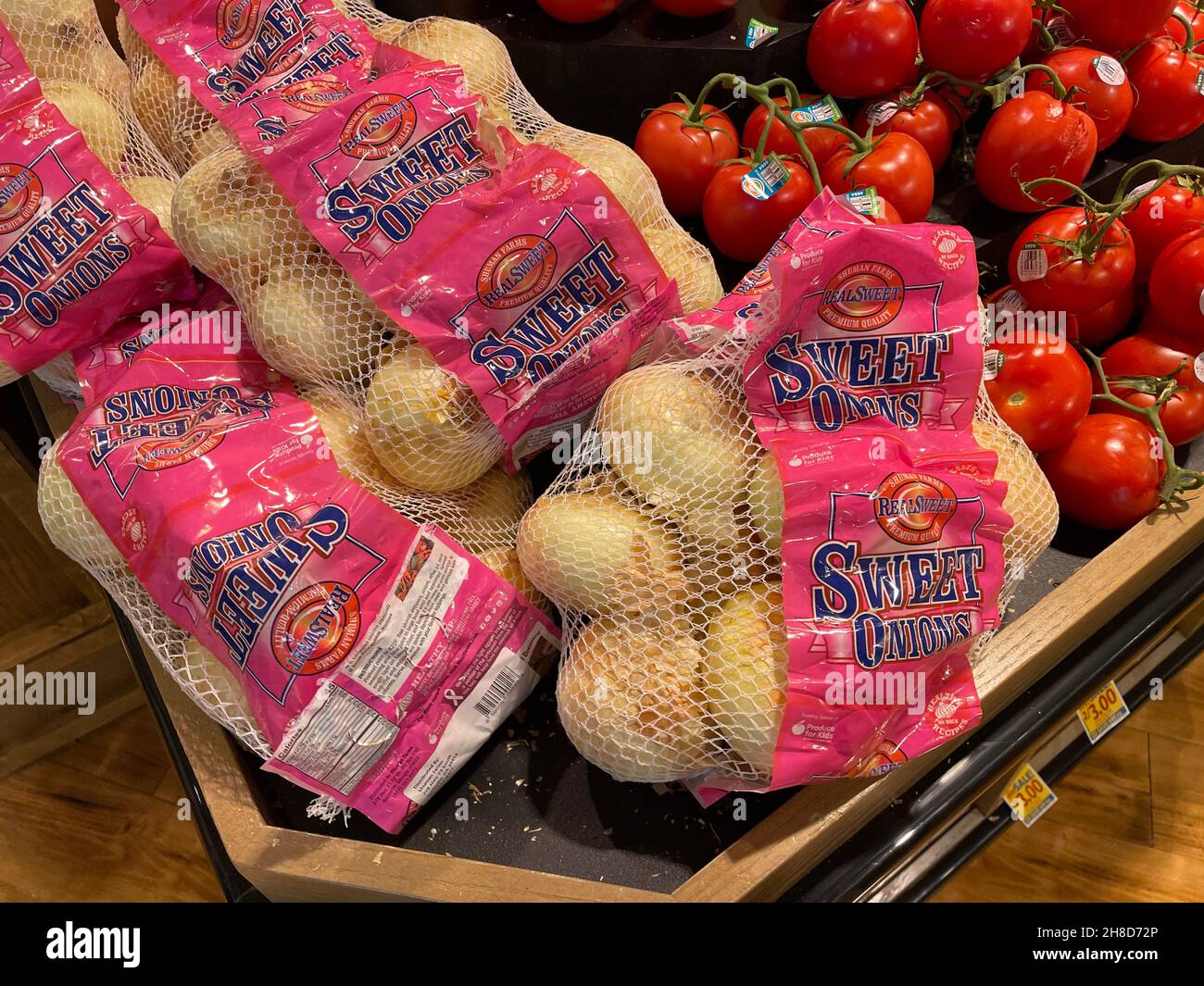Bags of onions hi-res stock photography and images - Alamy