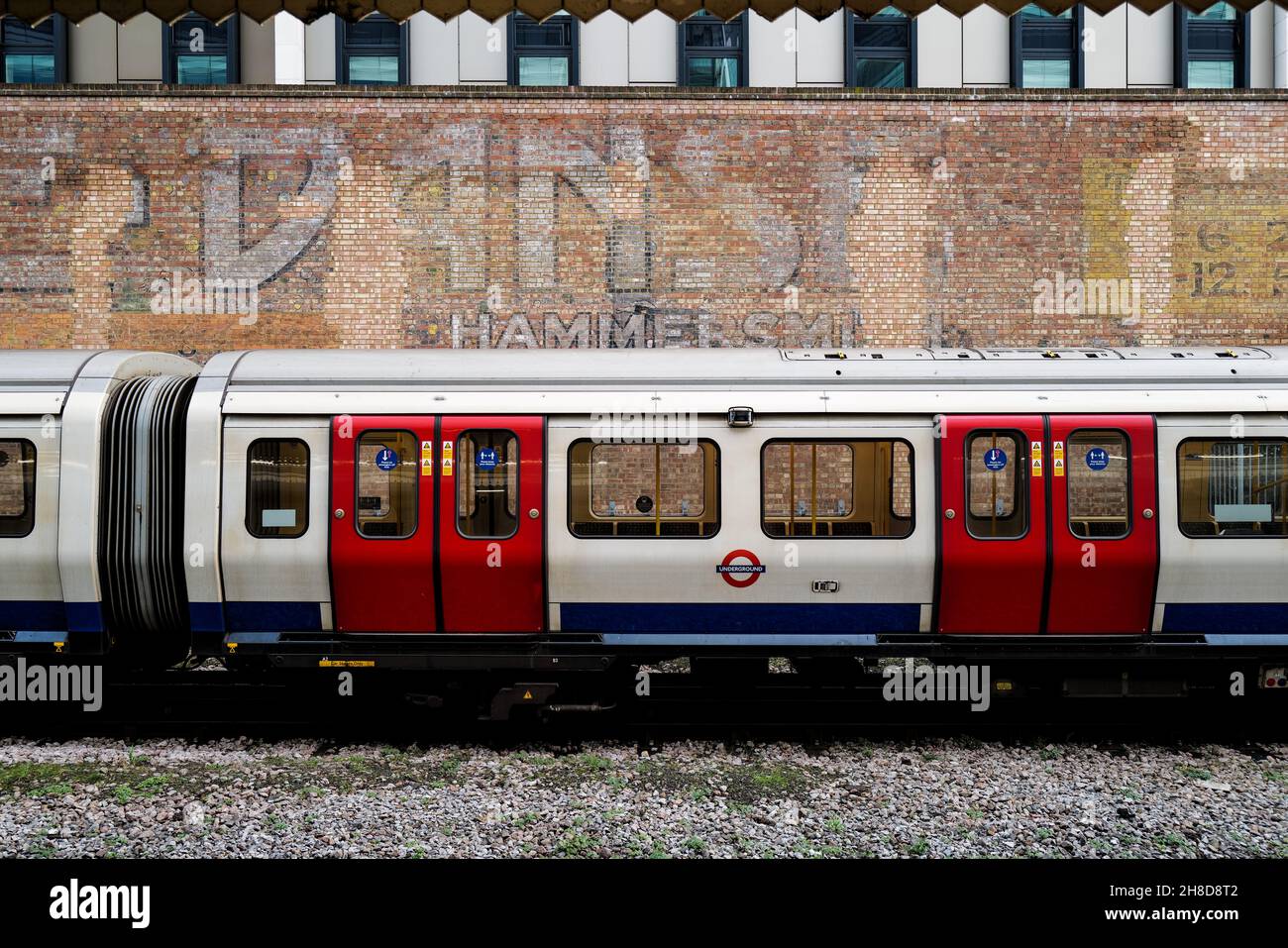 Hammersmith tube sign hi-res stock photography and images - Alamy