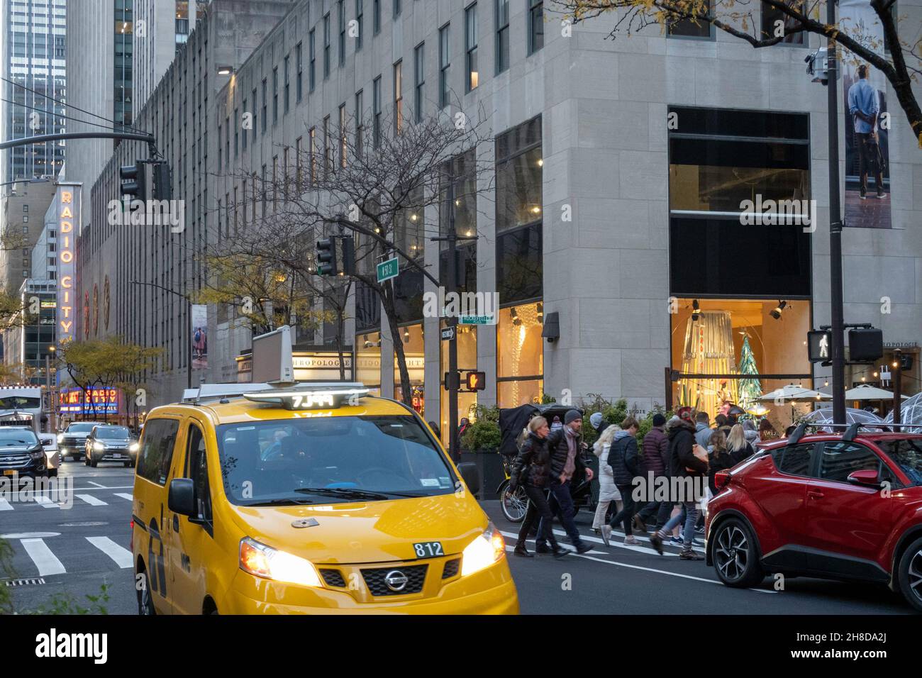 Crowds and Traffic on West 50th Street, Rockefeller Center, 2021, NYC ...