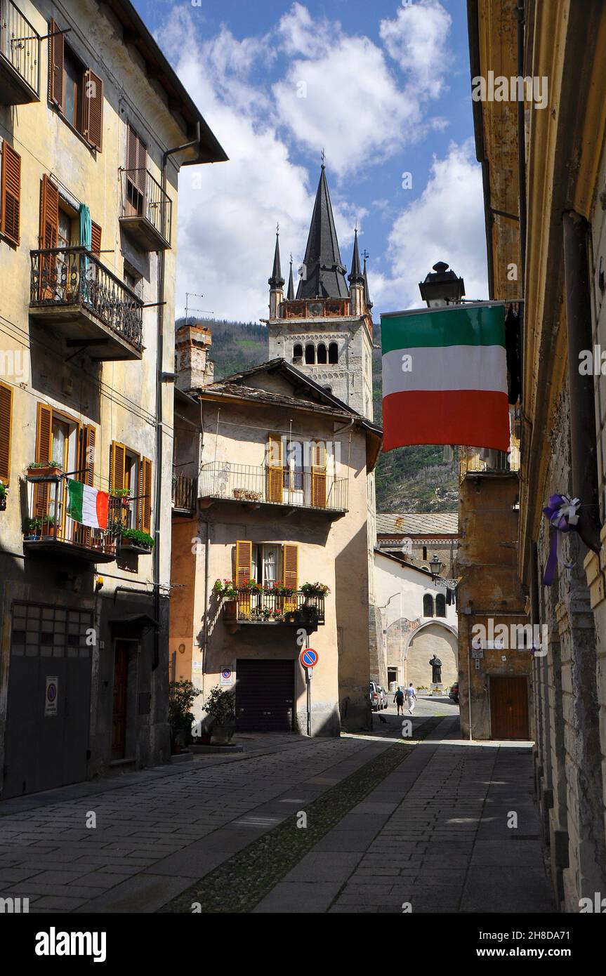 Rustic italian village hi-res stock photography and images - Alamy