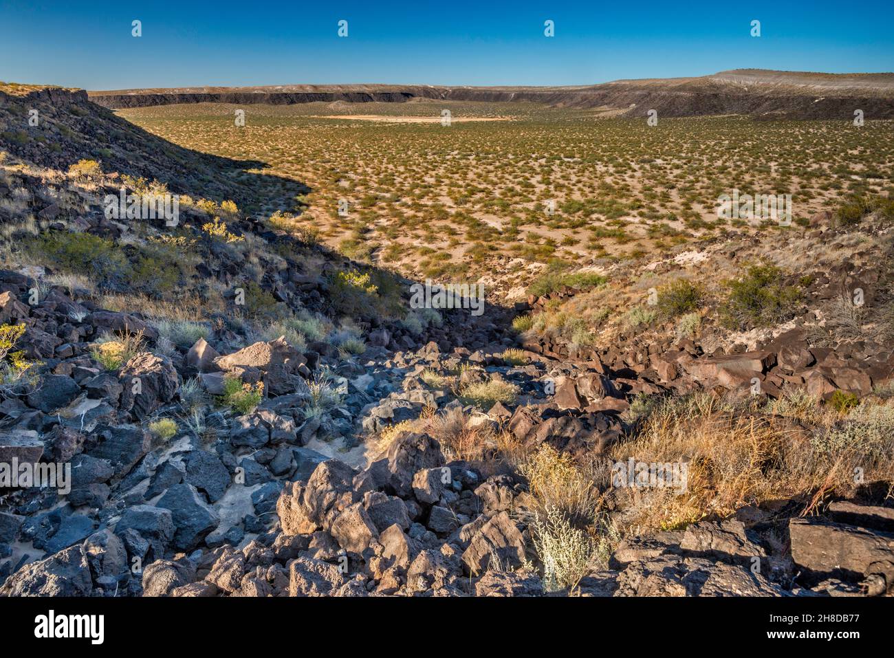 Kilbourne Hole, maar crater (low-relief volcanic crater), East Potrillo ...
