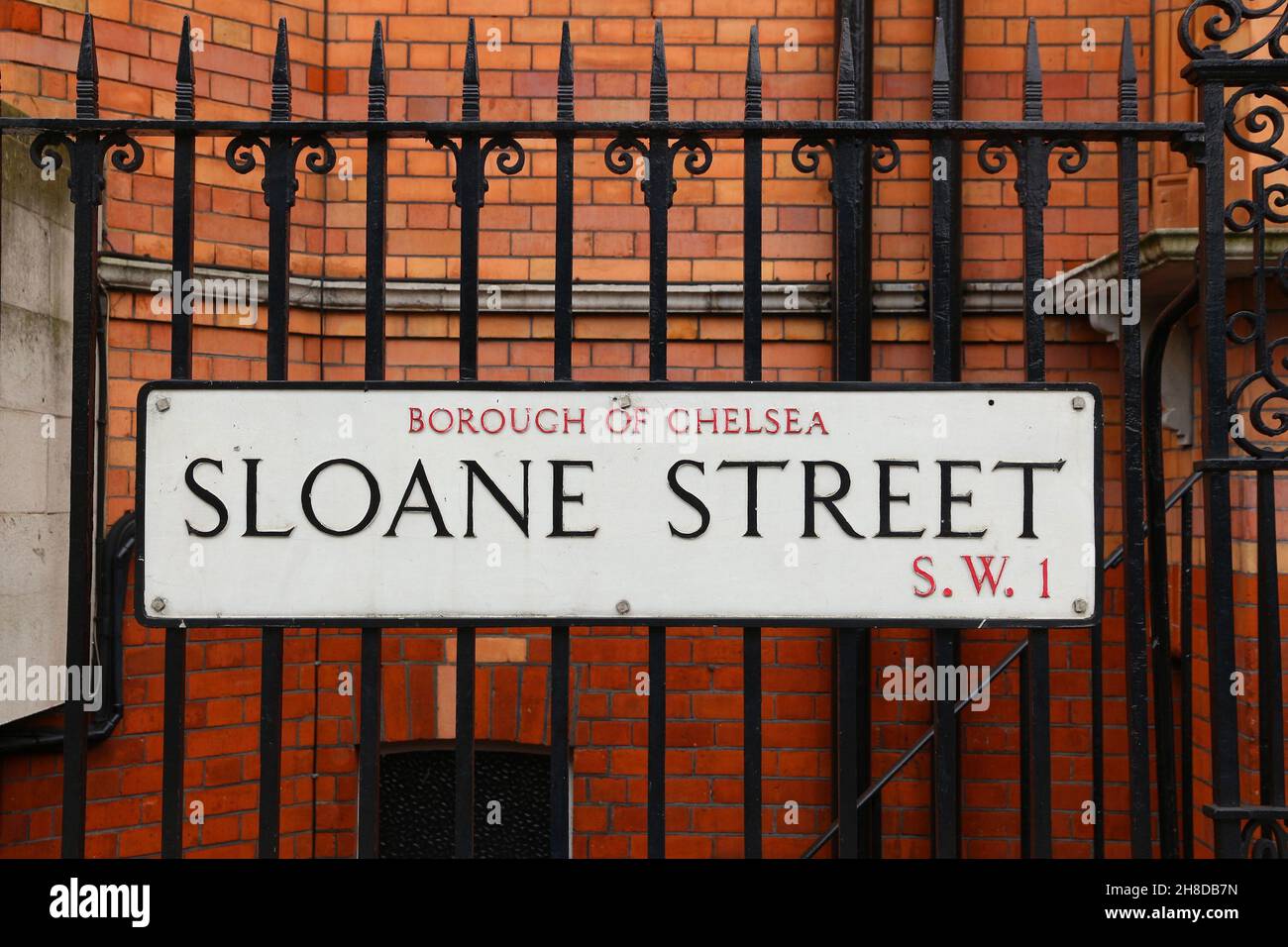 Sloane street sign hi-res stock photography and images - Alamy