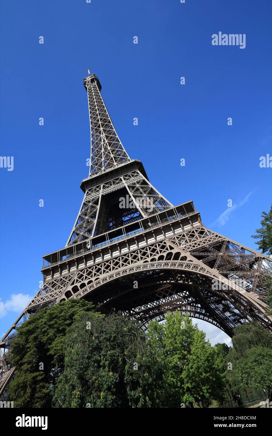 Paris, France - the Eiffel Tower. World landmarks Stock Photo - Alamy